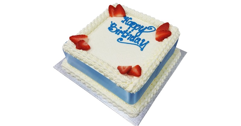 Fresh Cream cake with Strawberries Topper