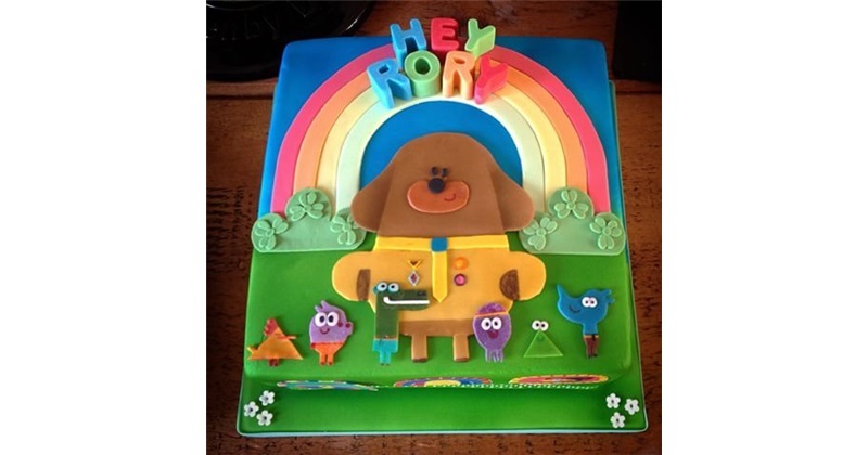 Hey Duggee cake