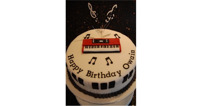 keyboard cake