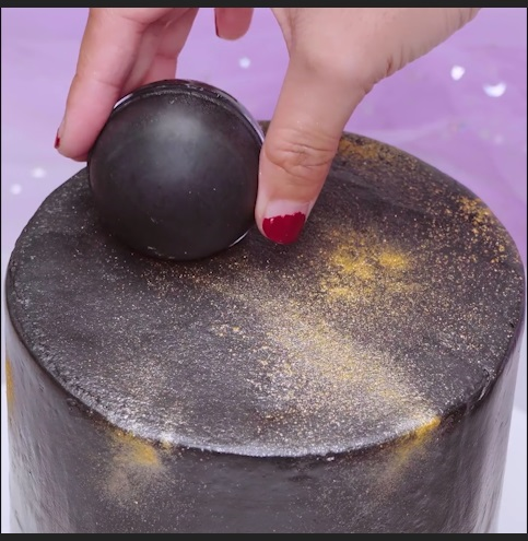 The Choco Sphere Decor - DIY Cake